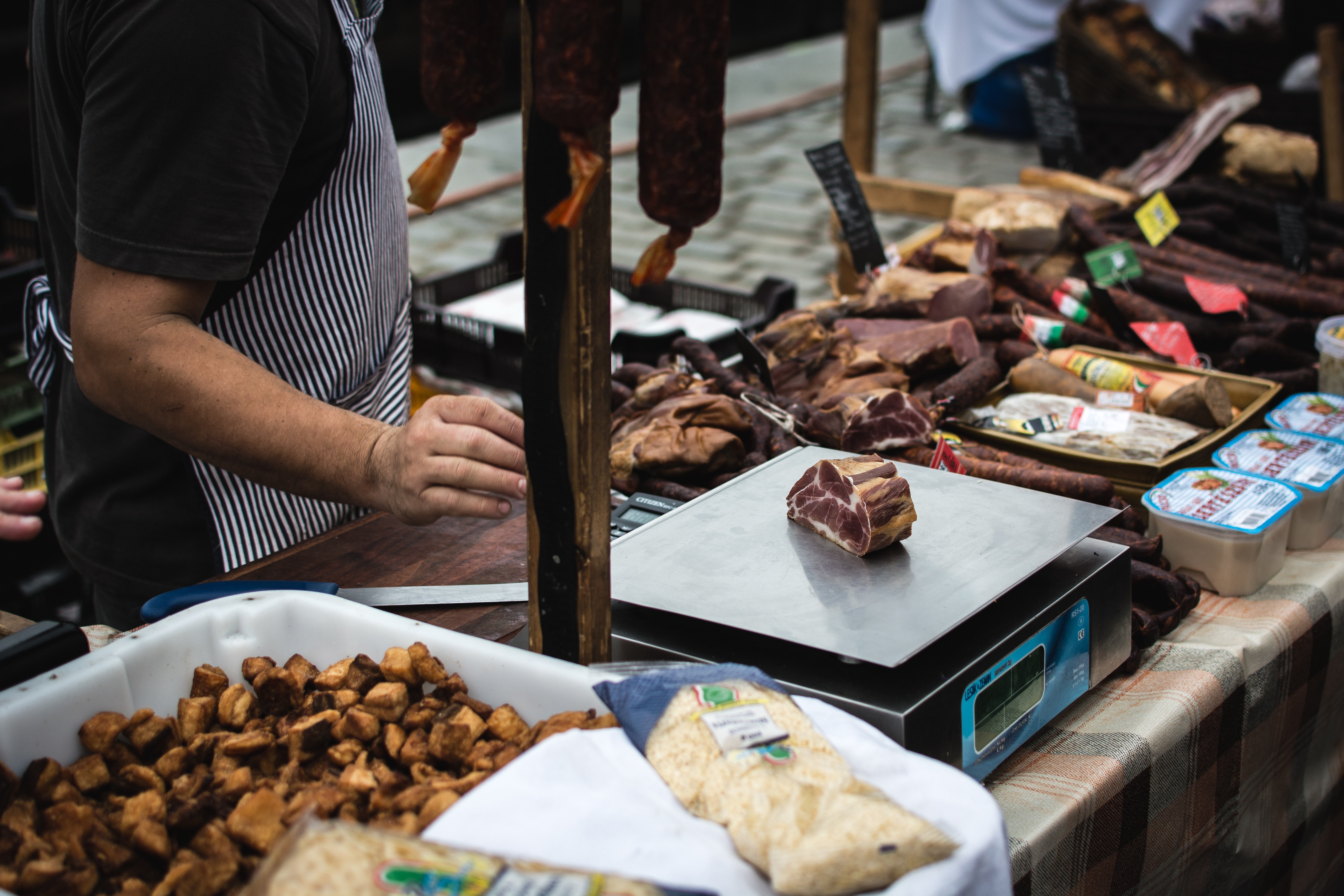 Meat vendor at farmers market | Foodiesfeed AI